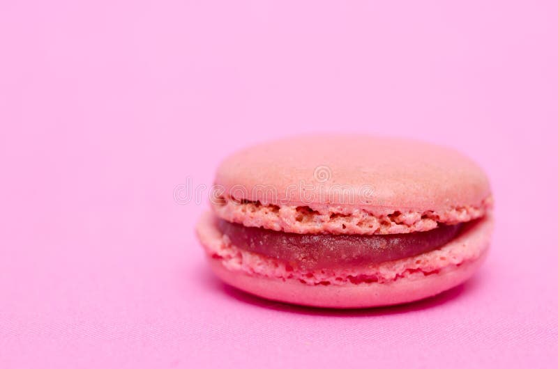 Macaron cor-de-rosa doce imagem de stock. Imagem de casamento - 28812159