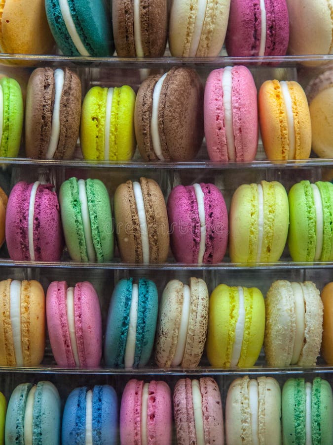 Macarons in Den Verschiedenen Farben Stockfoto - Bild von aroma, beere ...