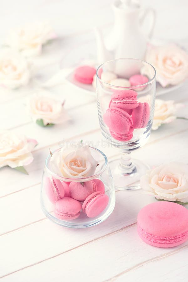 Macarons O Hermoso Dulce Del Postre De Los Macarrones a Comer Foto de ...