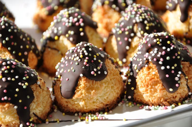 Macarrones de coco imagen de archivo. Imagen de galleta - 16227245