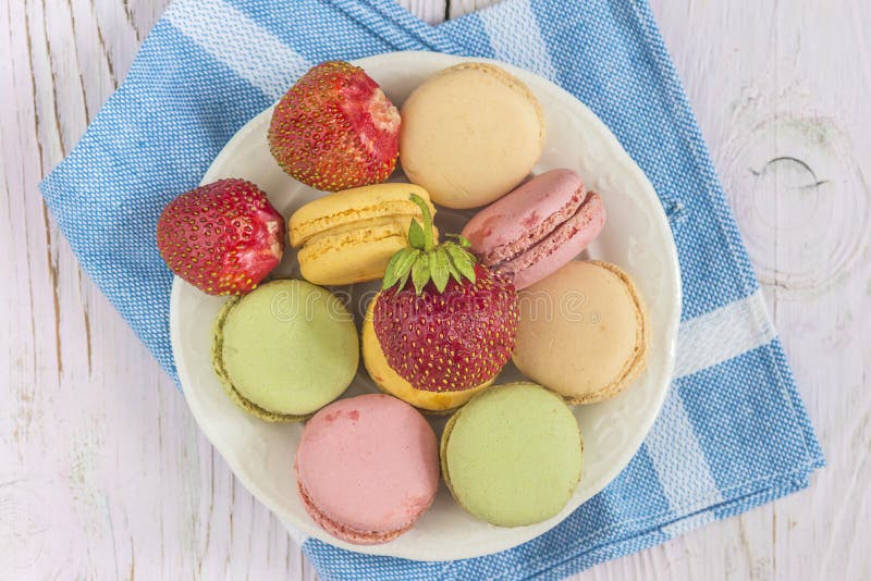 Macarrones Franceses Tradicionales Imagen de archivo - Imagen de comer ...