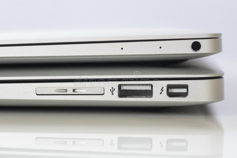 MacBook 12'' Silver 1st Gen VS MacBook Air 13'' - Side View Editorial ...