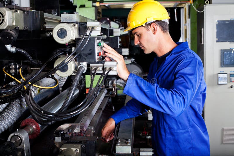 Operatore di CNC fotografia stock. Immagine di fabbrica - 74920244