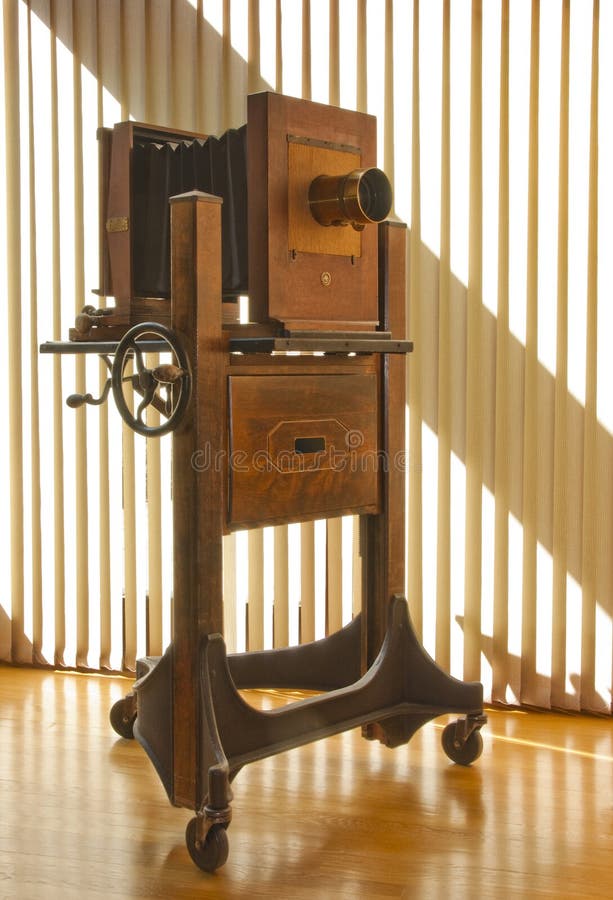 Macchina Fotografica Di Legno Dello Studio Fotografia Stock - Immagine ...