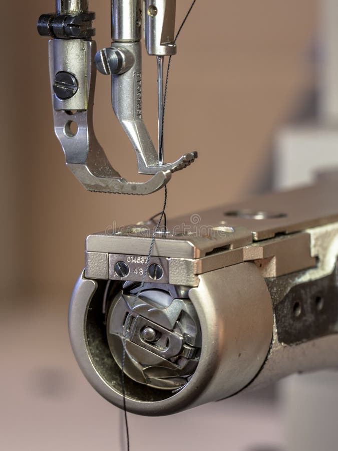 Machine à Coudre En Cuir Industrielle Image stock - Image du produit ...