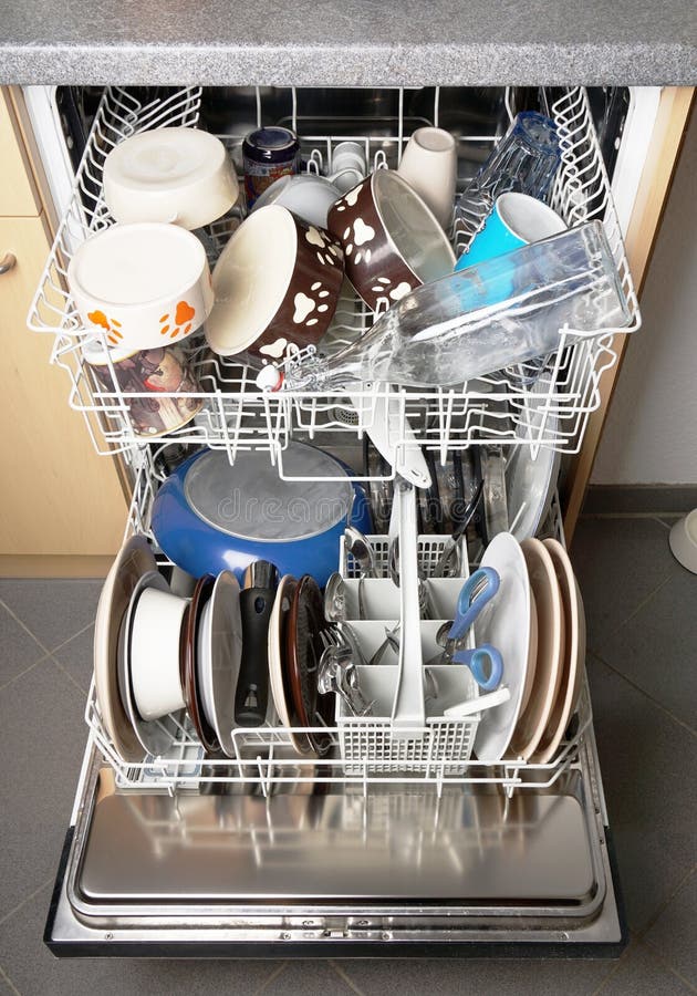 Machine Automatique De Lave-vaisselle Image stock - Image du rondelle ...