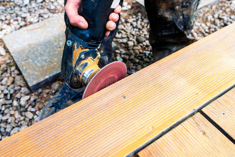 Machine Cleaning of a Wooden Terrace - Dry Method - Grinding the Boards ...