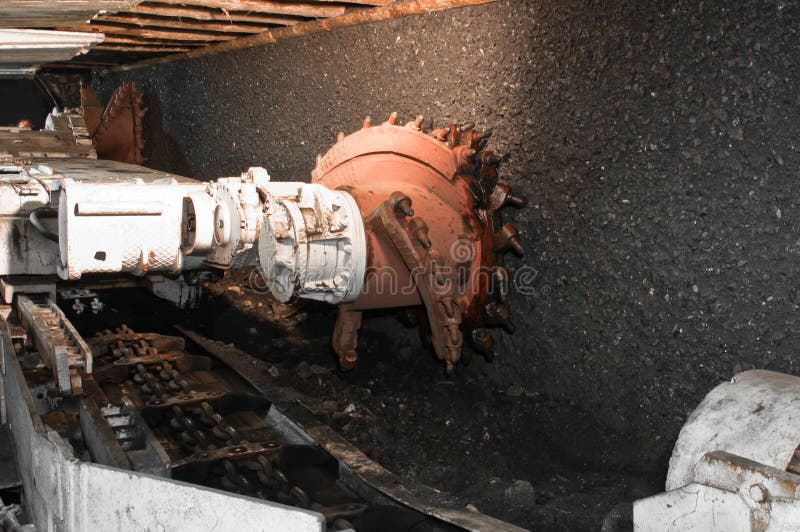 Machine d'abattage image stock. Image du industriel, dents - 17750059