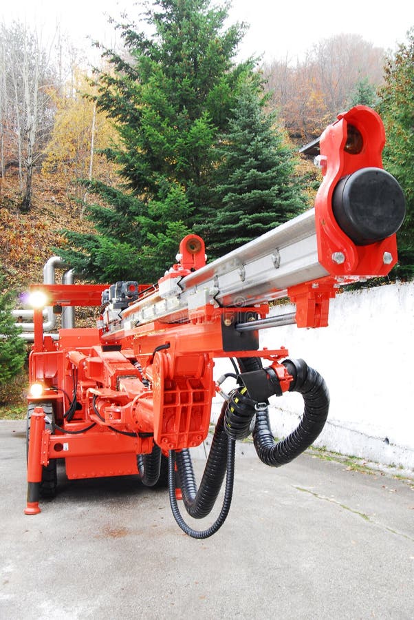 Machine Minière Dans Une Mine De Charbon Photo stock - Image du mien ...