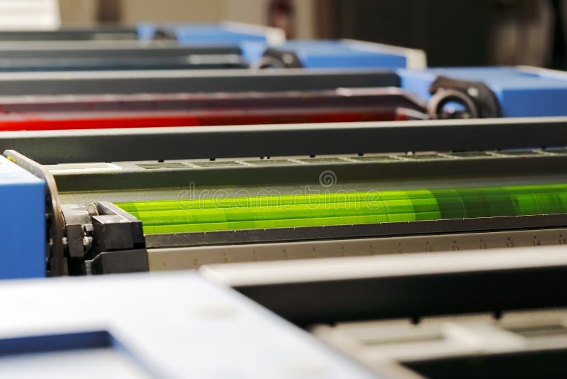 Machine D'impression Offset - Encre Magenta Photo stock - Image du ...