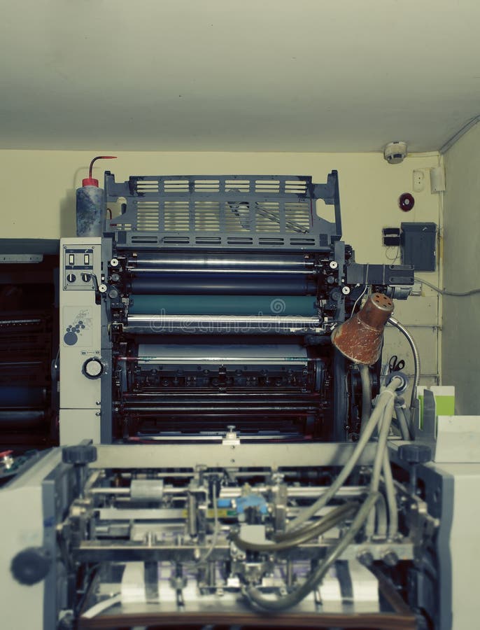 L'impression Offset Enfoncent Le Printery Photo stock - Image du métal ...