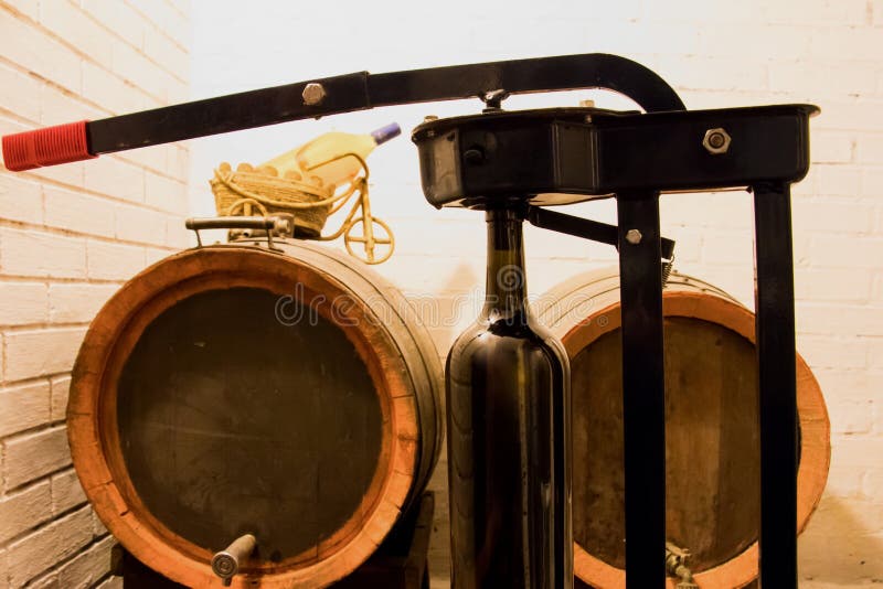 Machine De Bouchage Manuelle Photo stock - Image du qualité, historique ...