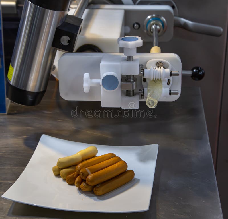 Machine De Bourrage De Saucisse Photo stock - Image du homemade, crabot ...