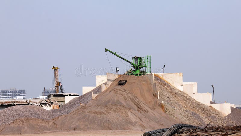 Machine De Broyeur De Pierre/gravier Photo stock - Image du bleu, grand ...