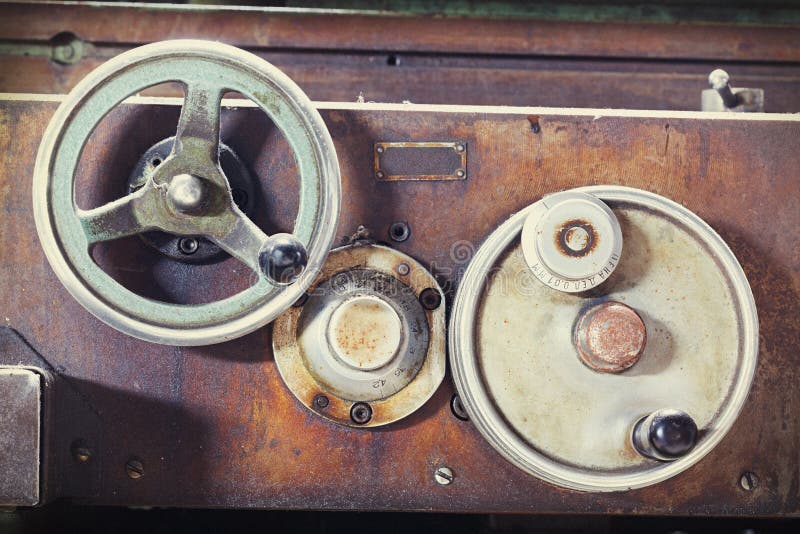 Vieille Machine Industrielle Photo stock - Image du usine, boutons ...