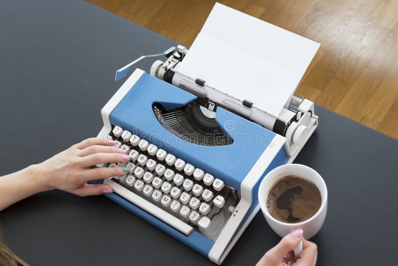 Machine de dactylographie photo stock. Image du éditeur - 70143298