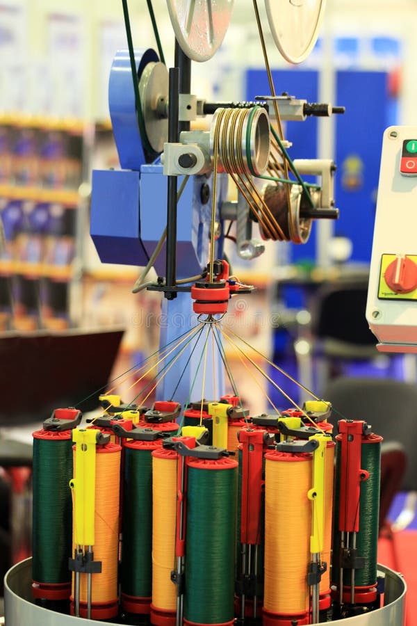 Machine De Tressage De Corde Photo stock - Image du corde, production ...