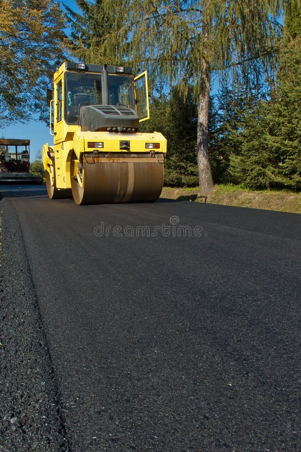 Machine Pour L'asphalte De Compactage Photo stock - Image du chaud ...