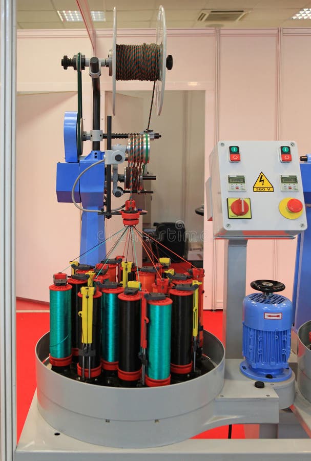 Machine De Tressage De Corde Photo stock - Image du corde, production ...