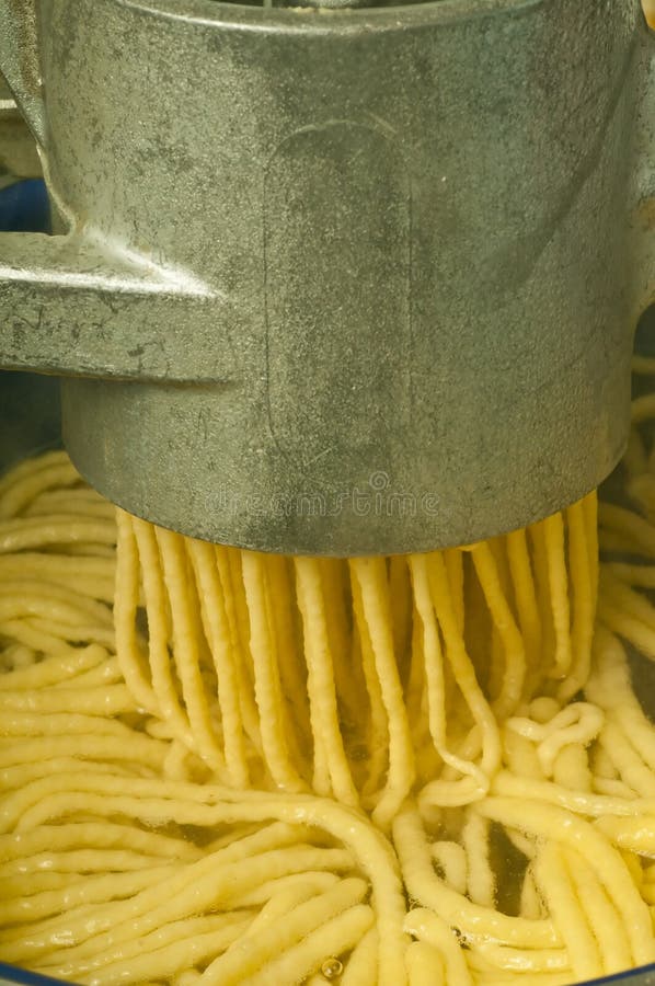 Machine Pour Spaetzle Souabe Image stock - Image du objet, maison: 22647621