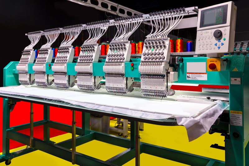 Textile : Machine Industrielle De Broderie Photo stock - Image du coton ...