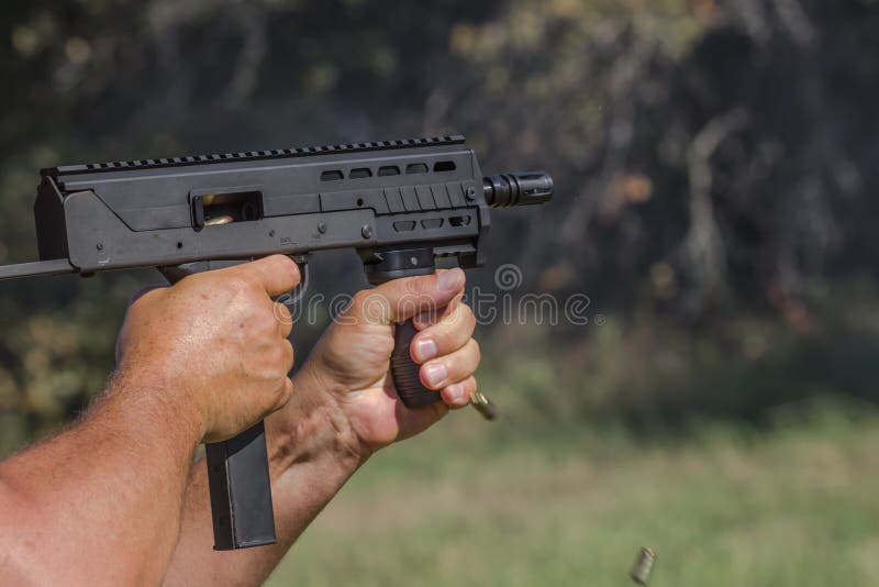 Groot Machinegeweer Met Kogels Over De Zandzakken in Een Geul Stock ...