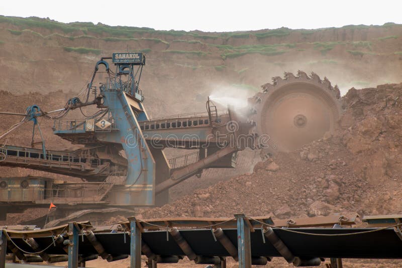 Machinery Process in Coal Mine Editorial Image - Image of pits, energy ...