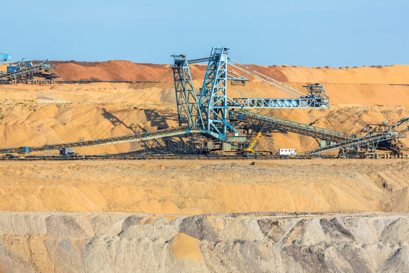 Machines D'extraction Dans La Mine Image stock - Image of hydraulique ...