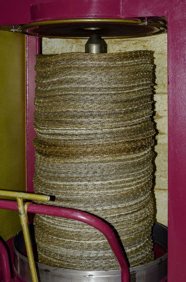 Machines De Production De L'huile D'olive Photo stock - Image du meules ...