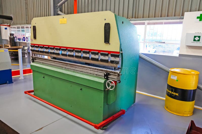 Machines Pour La Fabrication Au Centre De La Formation Professionnelle ...