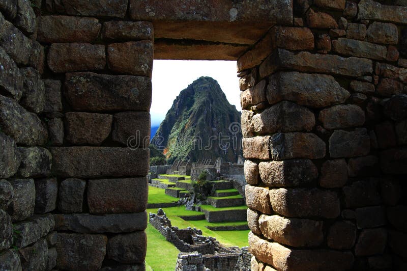 Puerta De Entrada De Machu Picchu Fotos De Stock - Download 27 Fotos ...