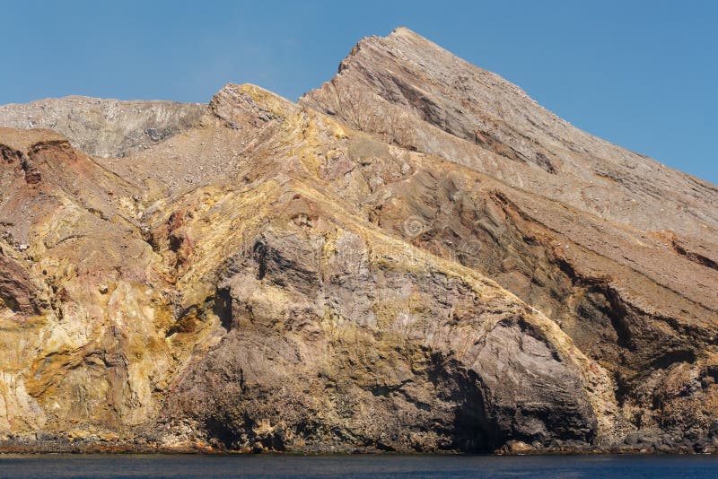 Macizo Rocoso En La Isla Blanca Foto de archivo - Imagen de derrumbado ...