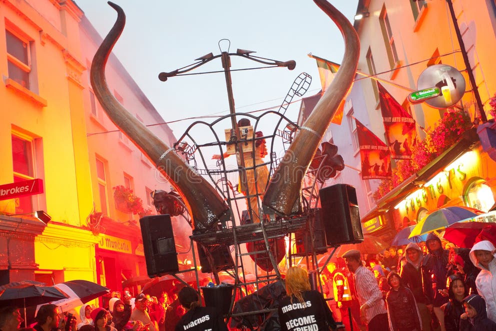 Macnas Parade editorial image. Image of ireland, pupet - 25846475