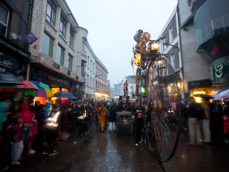 Macnas Parade editorial photography. Image of performance - 25846597