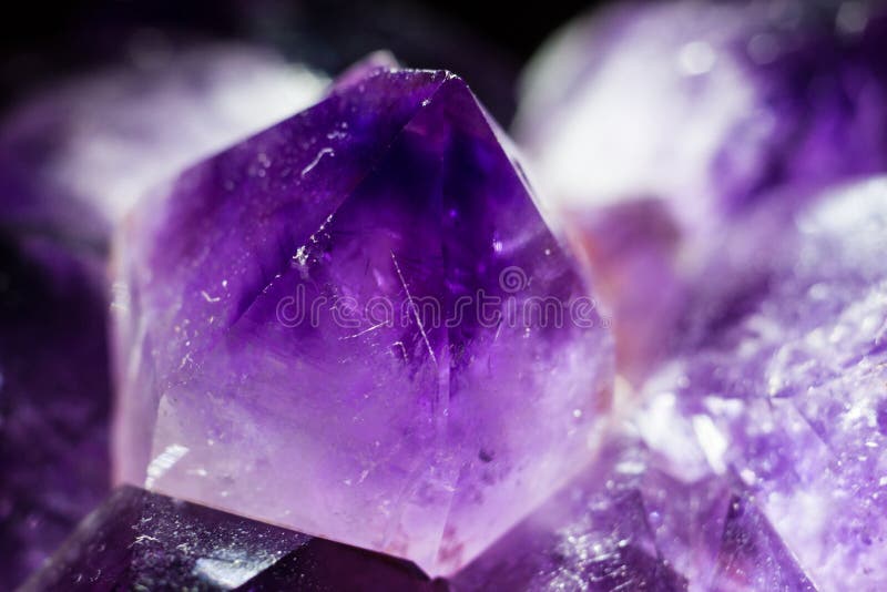 Mineral Violeta Da Ametista Foto de Stock - Imagem de gemstone ...