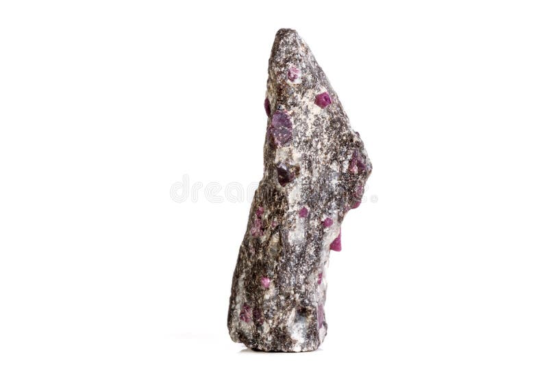 Macro De Una Piedra Mineral De Ruby En Un Fondo Blanco Foto de archivo ...