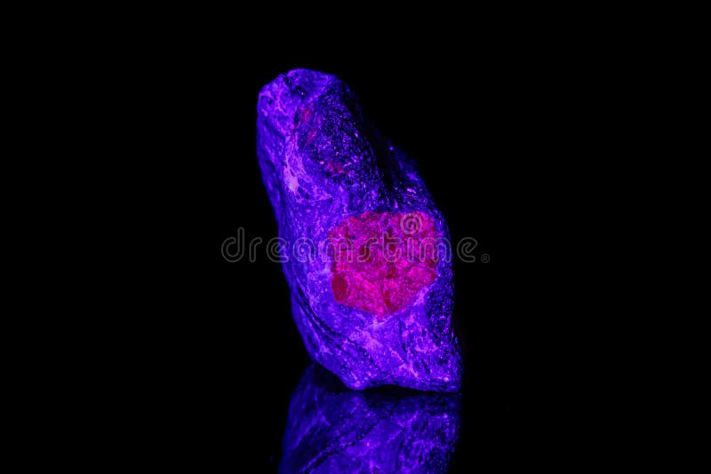 Ruby rod under laser beam stock image. Image of luminescence - 7895559
