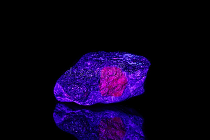 Ruby rod under laser beam stock image. Image of luminescence - 7895559
