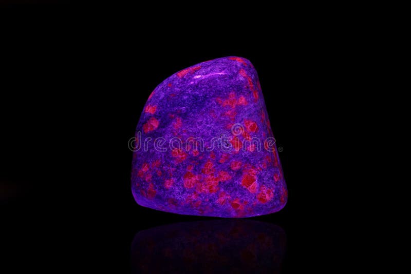 Ruby rod under laser beam stock image. Image of luminescence - 7895559