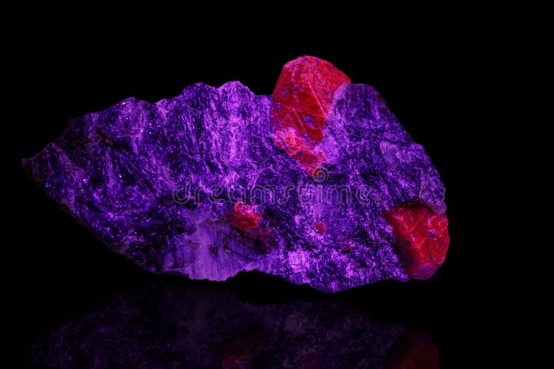 Ruby rod under laser beam stock image. Image of luminescence - 7895559