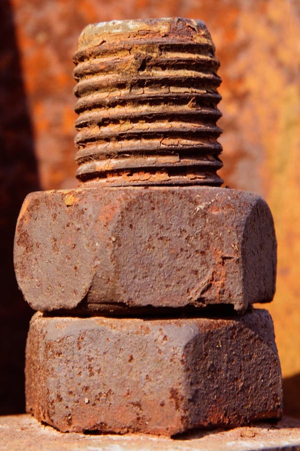 Tornillo oxidado foto de archivo. Imagen de tornillos - 14547472