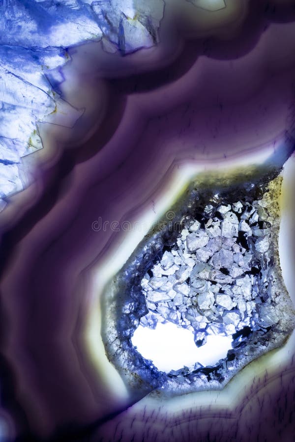 Macro Photo D'une Tranche Pourpre De Roche D'agate Image stock - Image ...