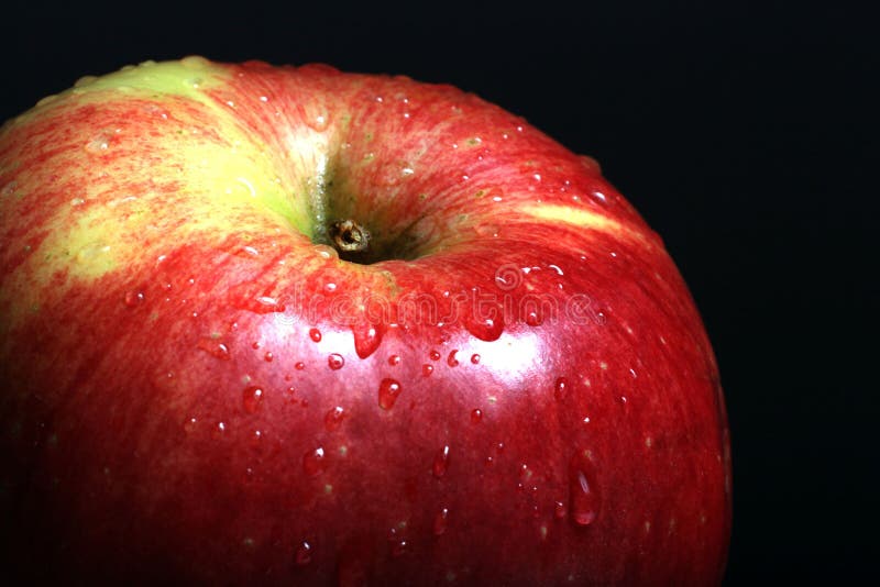 La Macro Texture De Pomme Avec De L'eau Chute Sur Le Fruit Photo stock ...