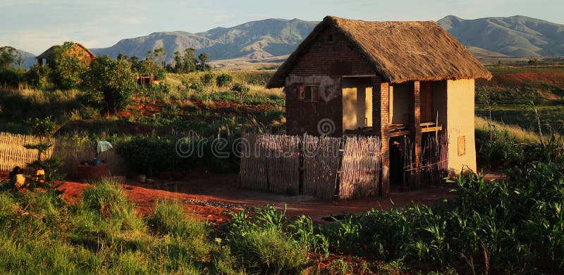 1,680 Photos de Maison Traditionnelle Malgache - Photos de stock ...