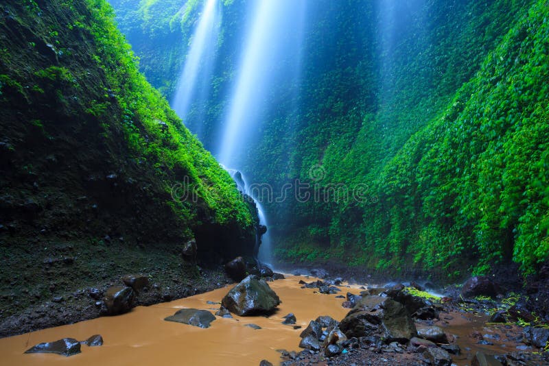 Madakaripurawaterval, Oost-Java, Indonesië Stock Foto - Image of nave ...