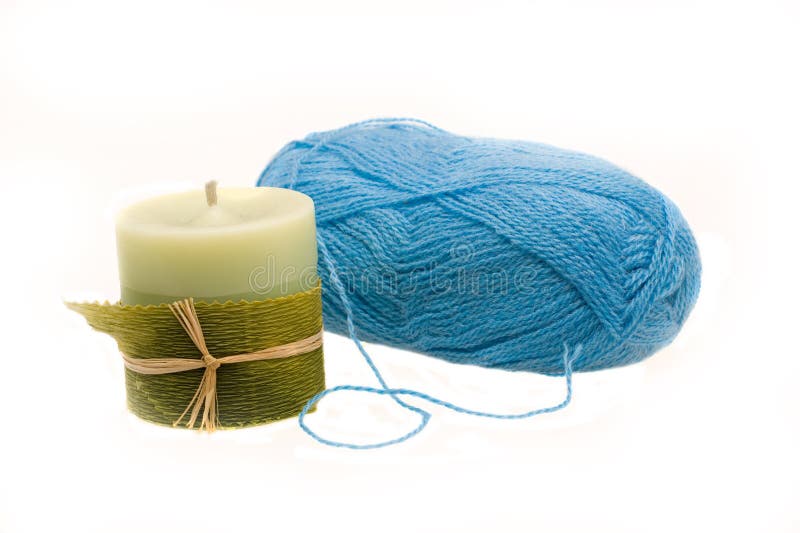 Gato Con La Madeja De Las Lanas Foto de archivo - Imagen de blanco ...