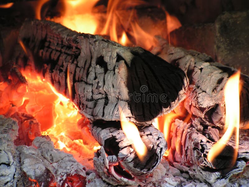 Madera Que Quema En El Fuego Imagen de archivo - Imagen de fuego, quema ...