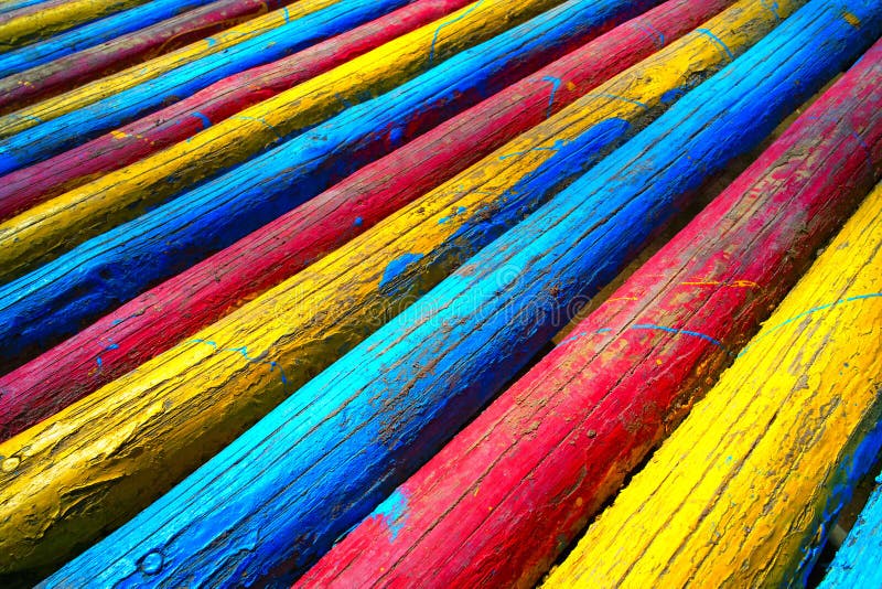 Madera con color vivo imagen de archivo. Imagen de secado - 12447141