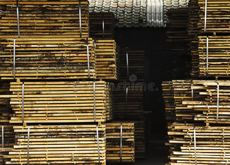 Madera Procesada Empaquetada Y Apilada Imagen de archivo - Imagen de ...