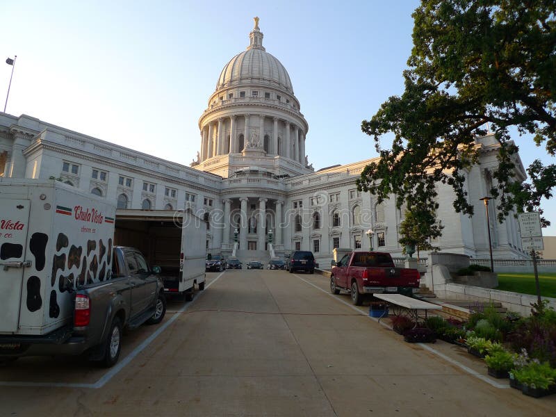 Madison, Wi Capitol Building Editorial Stock Image - Image of city ...